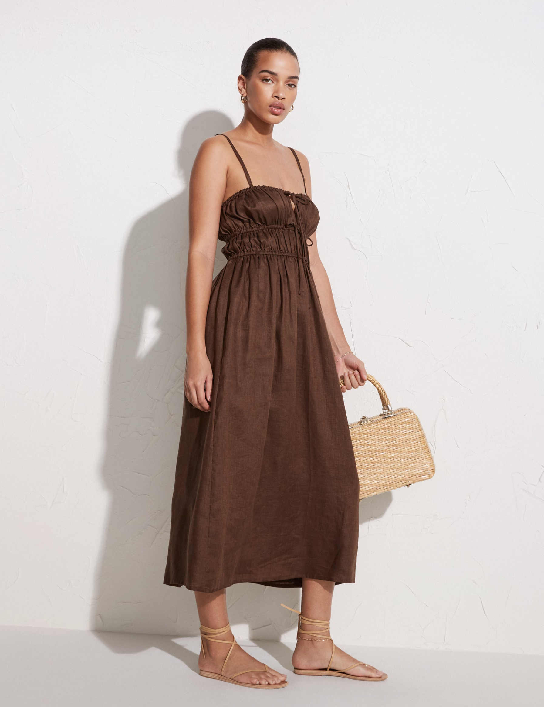 FAITHFULL THE BRAND - Francesca midi brun kjole | Hoyer.no